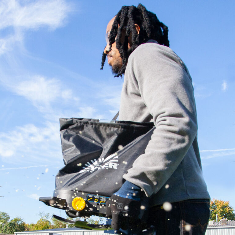 PRO-SERIES BCS25 25# BAG SPREADER WITH MATERIAL VIEWING WINDOW | Spyker